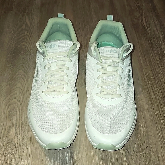 Ryka | Shoes | Ryka Shoes Size 1 White Lightweight And Memory Foam Sole ...